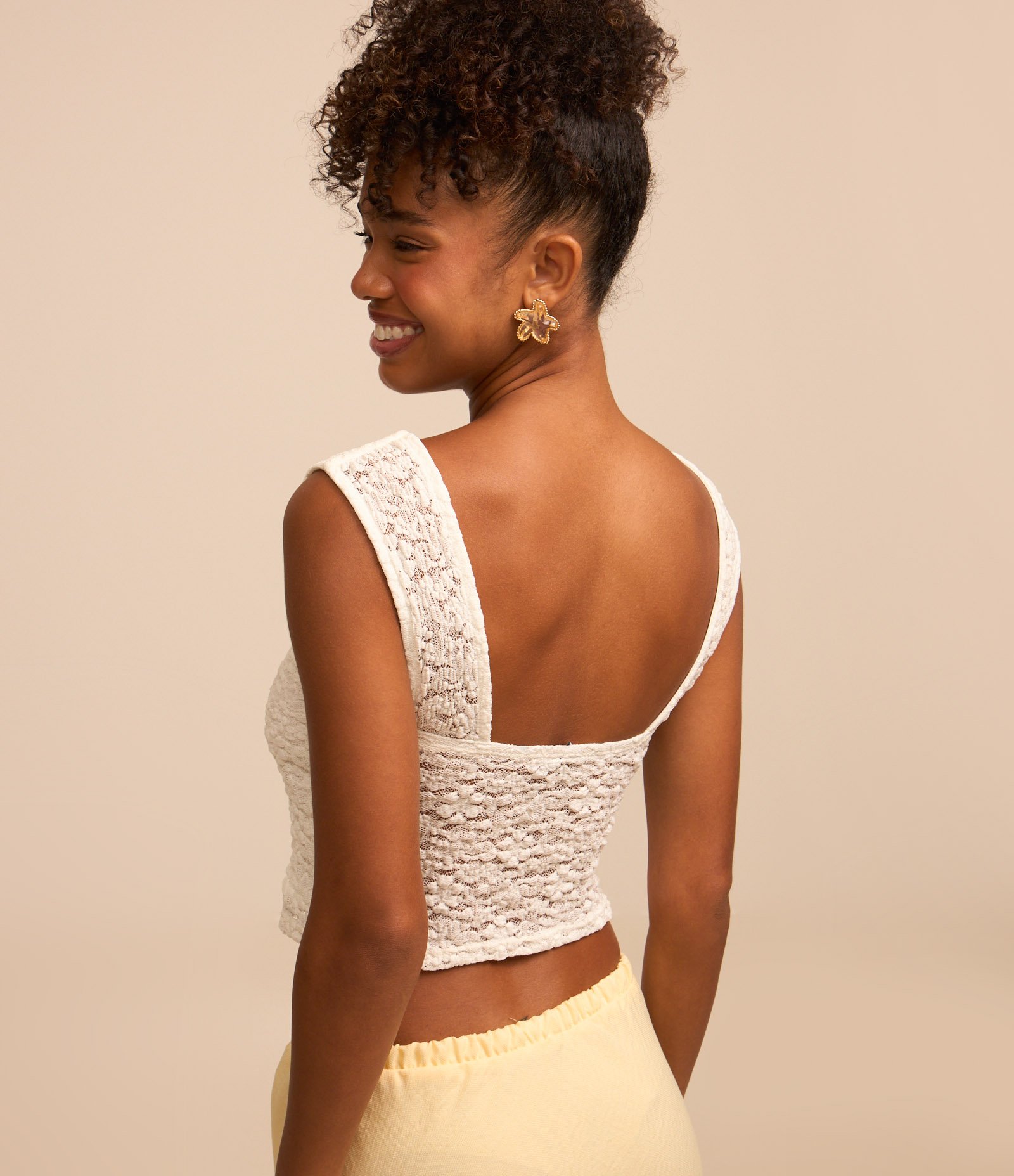 Blusa Cropped em Renda com Decote Canoa Branco