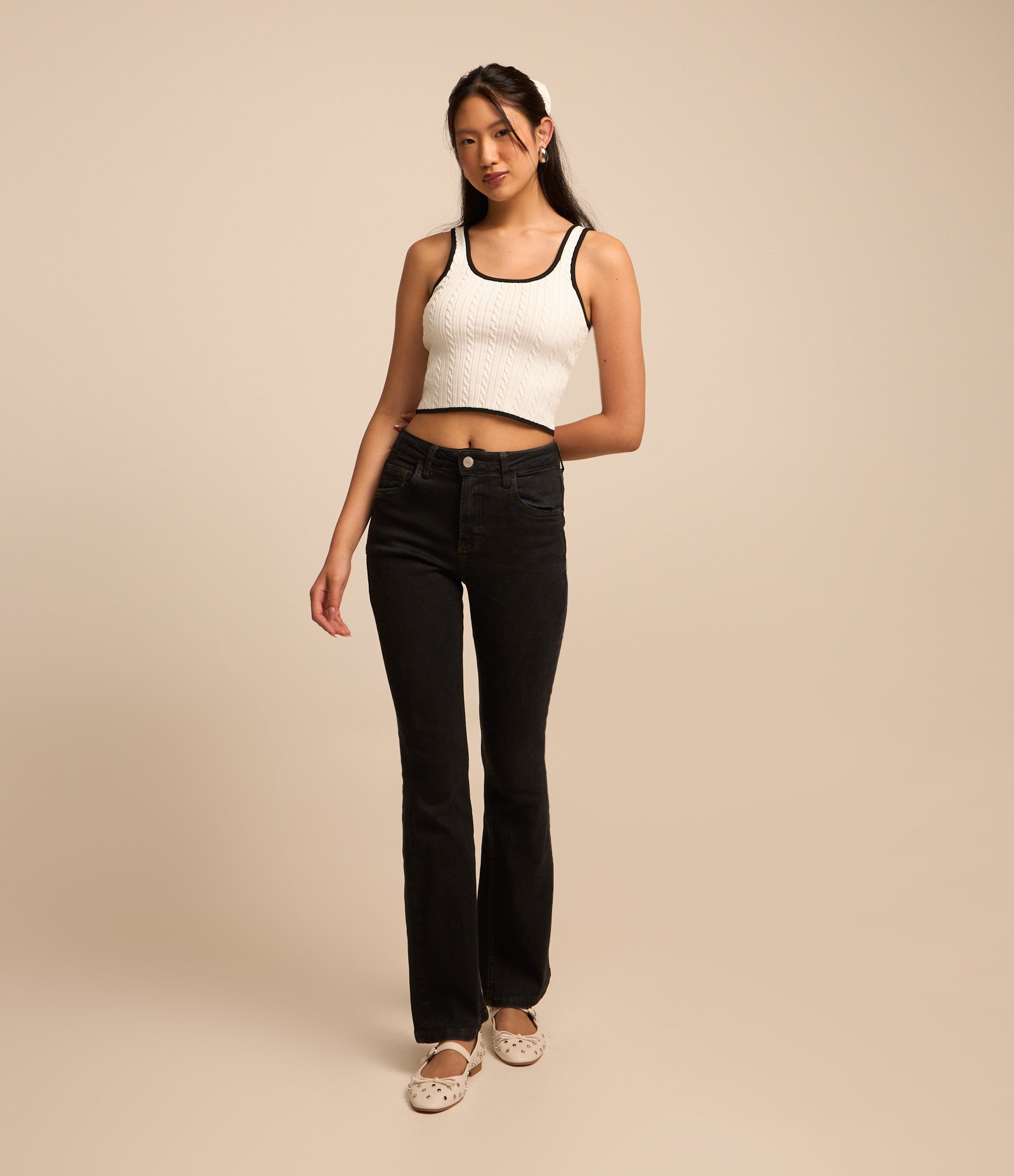 Calça Boot Cut em Jeans Sobretinto com Bolsos Preto