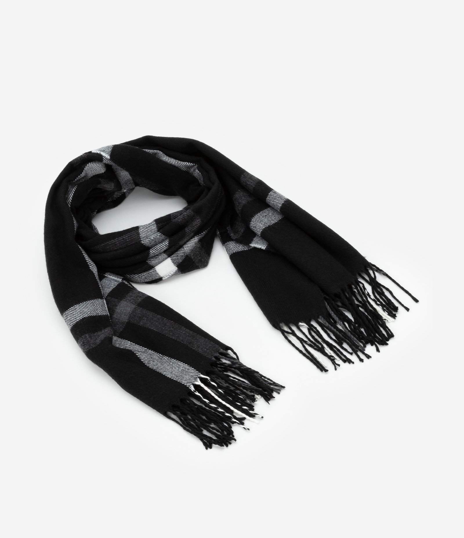 Cachecol em Tricô com Estampa Xadrez e Franjas Preto/Cinza