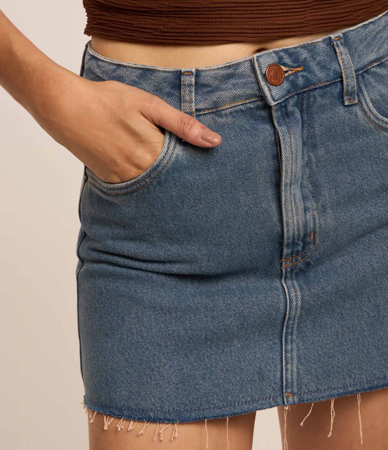 Saia Curta em Jeans Básica Azul