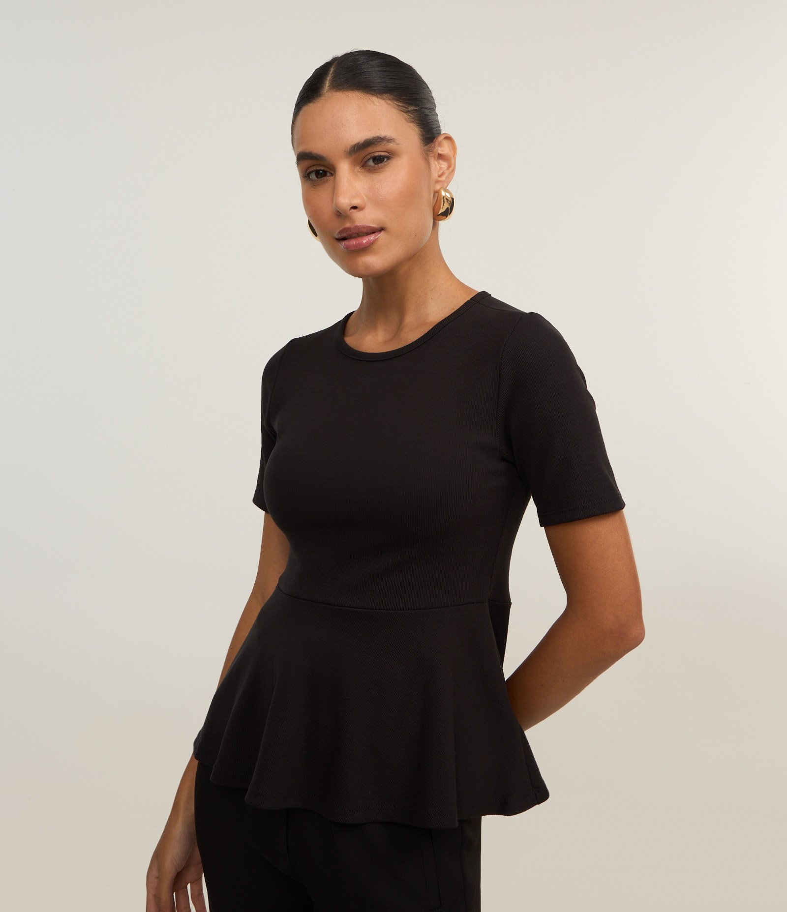 Blusa Peplum em Ribana com Babado na Barra Preto