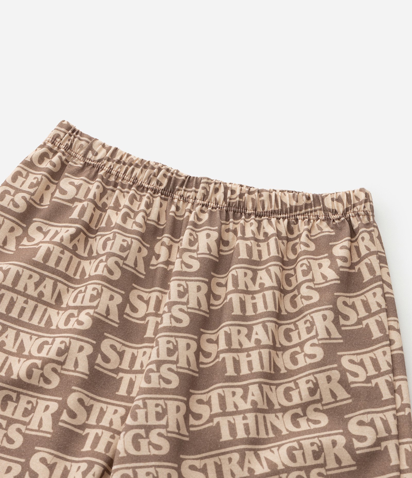 Pijama Infantil com Estampa Stranger Things - Tam 10 a 16 Anos Cinza/Marrom