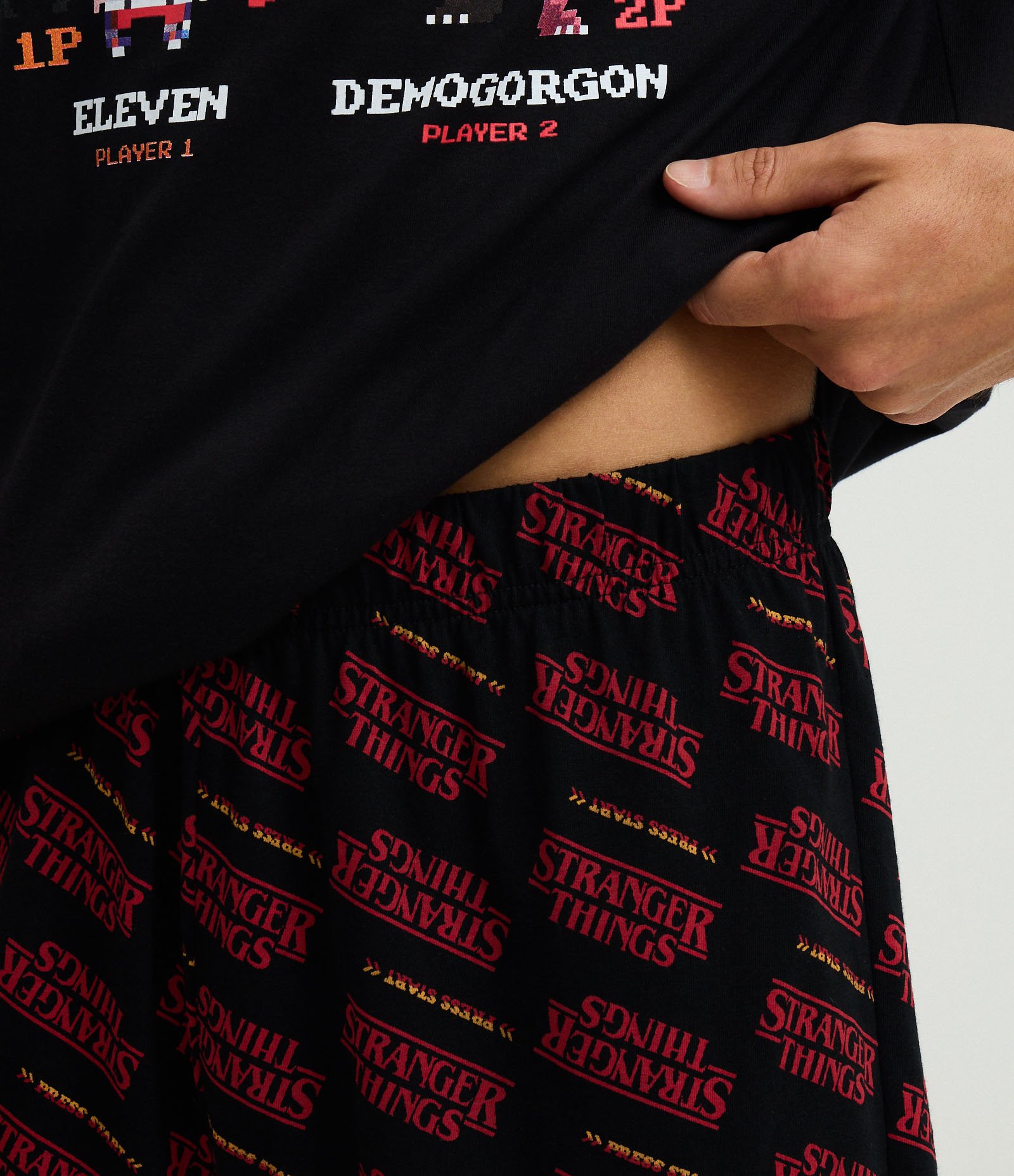 Pijama Comfort em Algodão com Estampa Stranger Things Preto