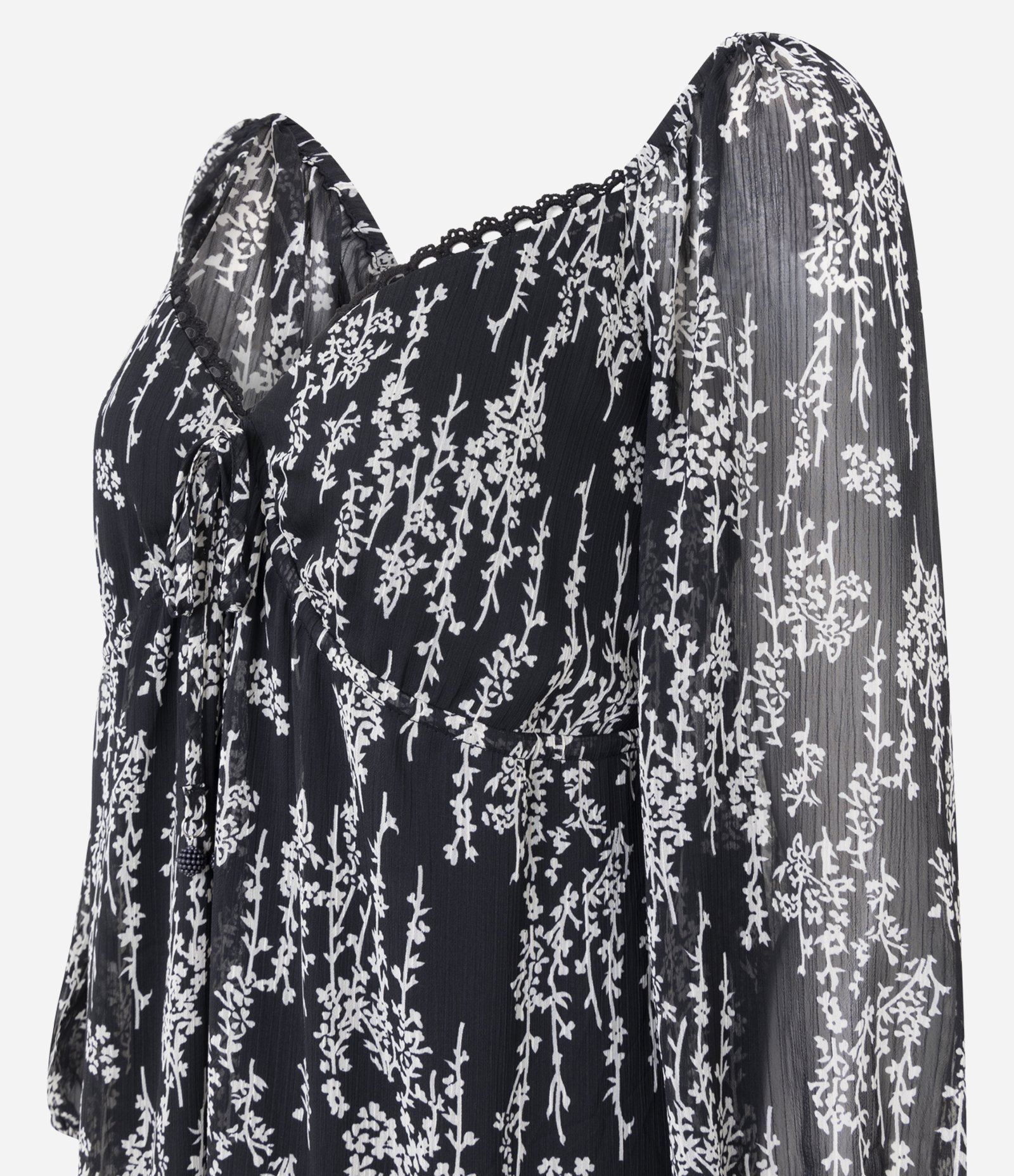 Vestido Evasê em Viscose com Estampa Floral e Decote V Preto