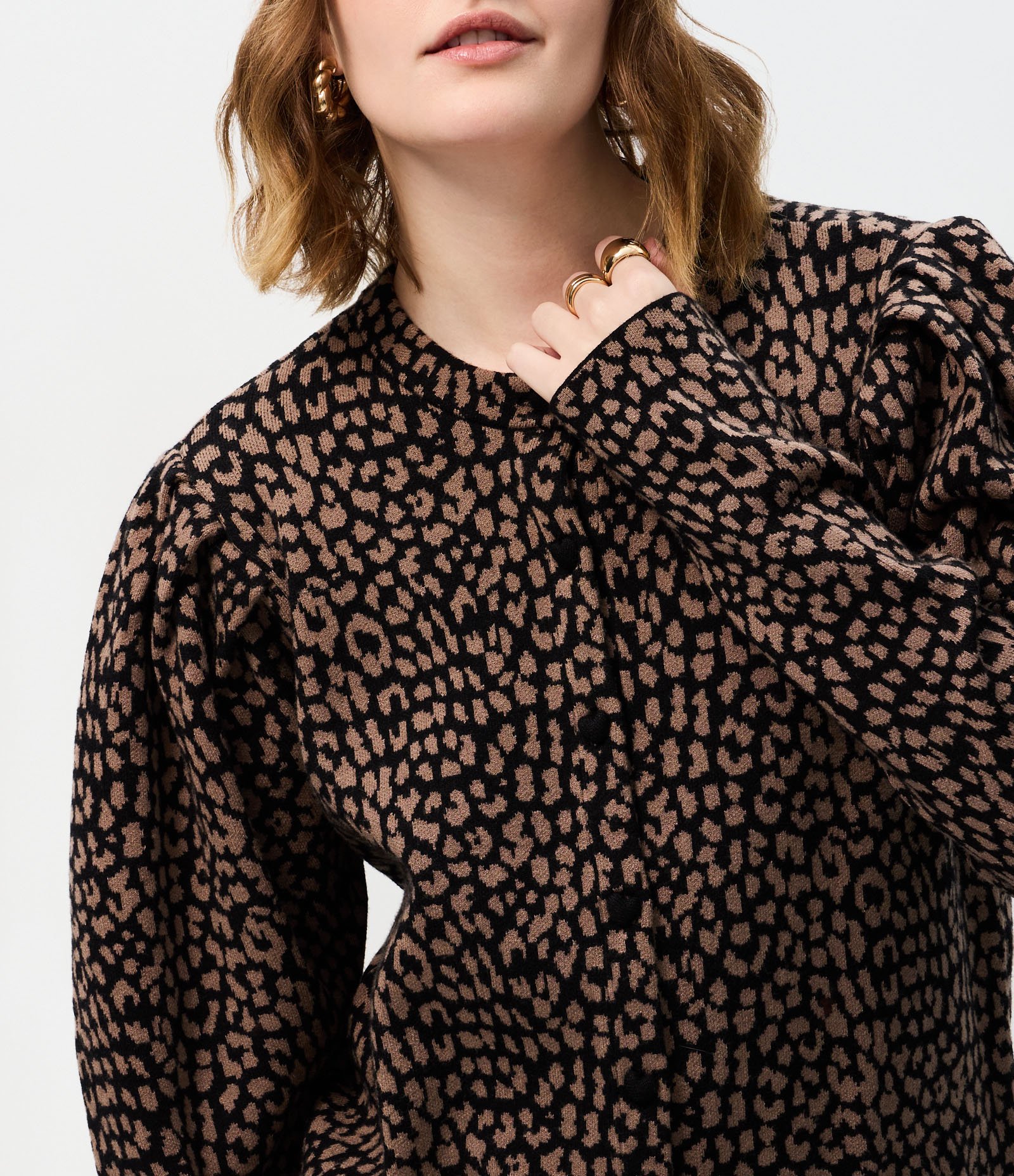 Cardigan em Tricô com Manga Bufante e Estampa Animal Print Marrom/Preto