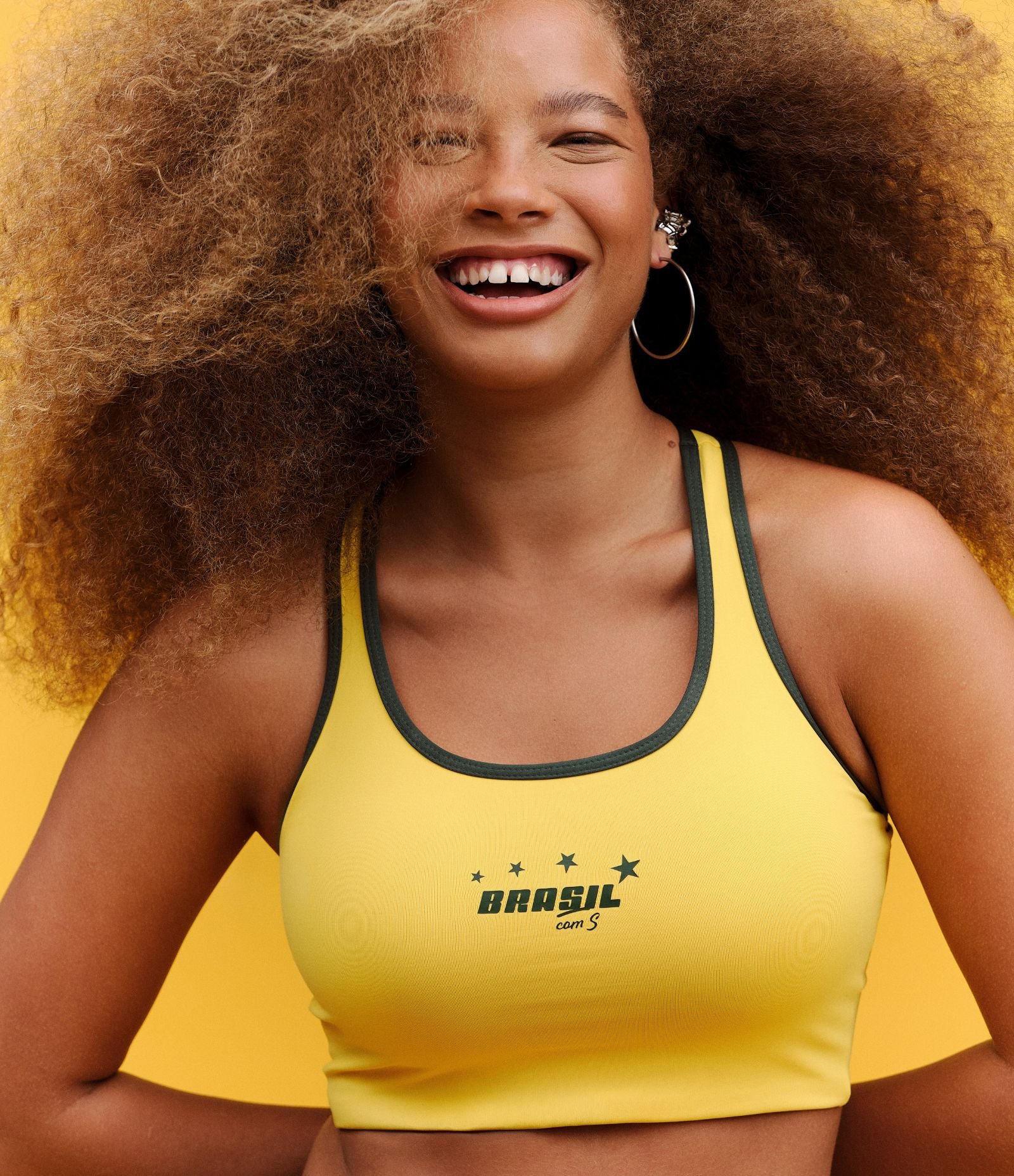 Top Esportivo com Viés Contrastante e Lettering Brasil com S Amarelo