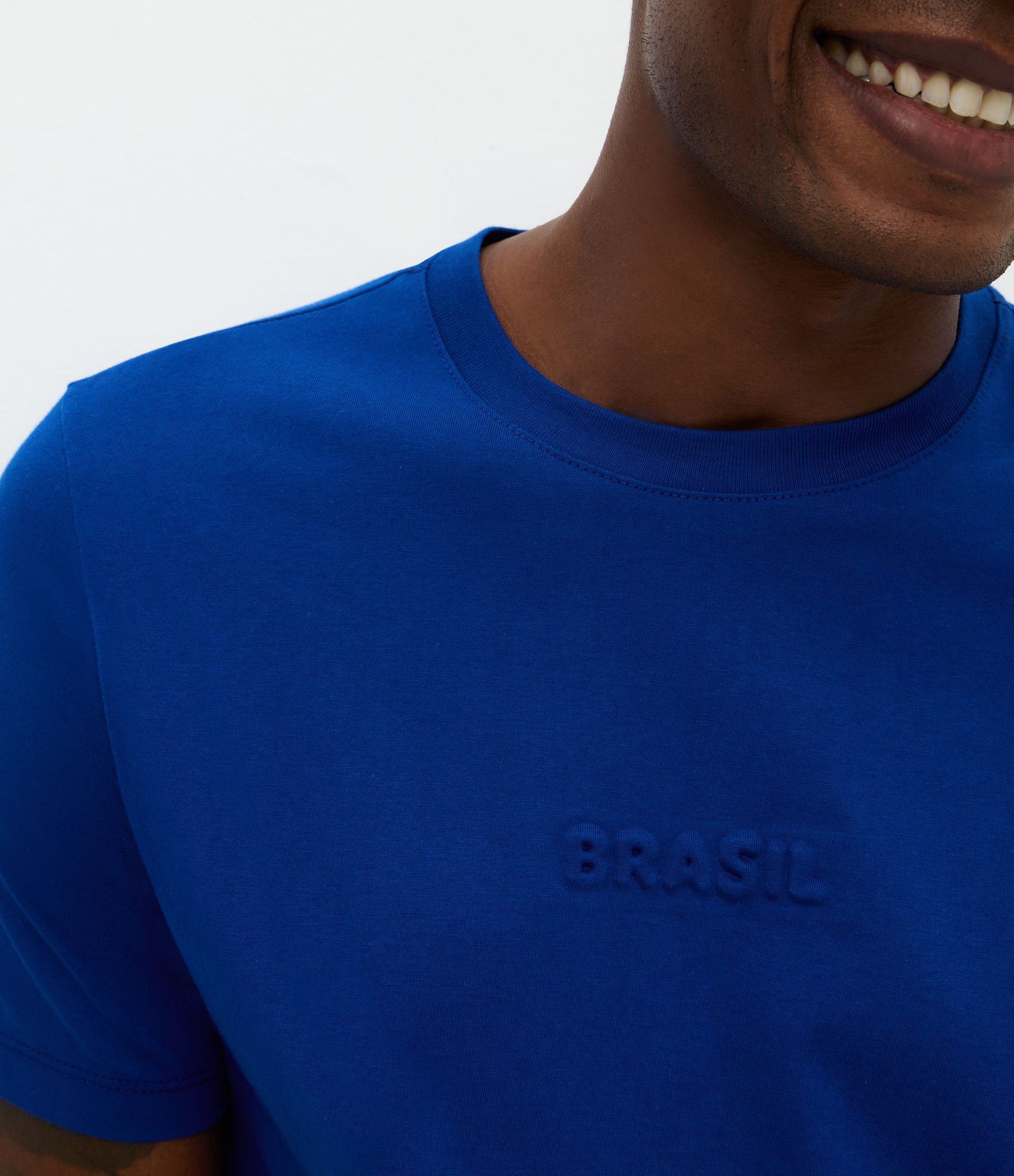 Camiseta com Lettering Embossed Brasil Azul