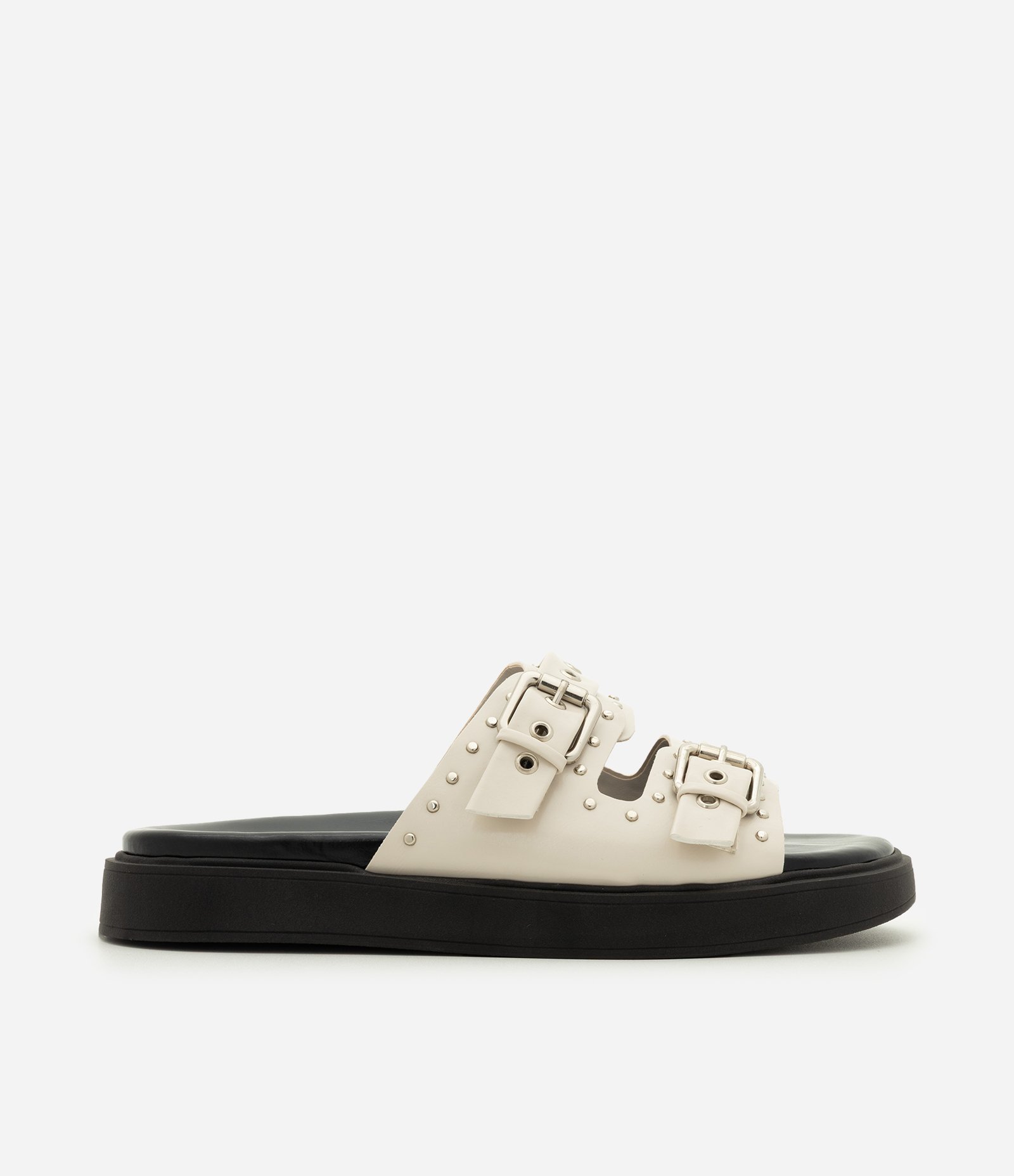 Rasteira em PU com Tiras Largas e Aplicação de Tachas Off White